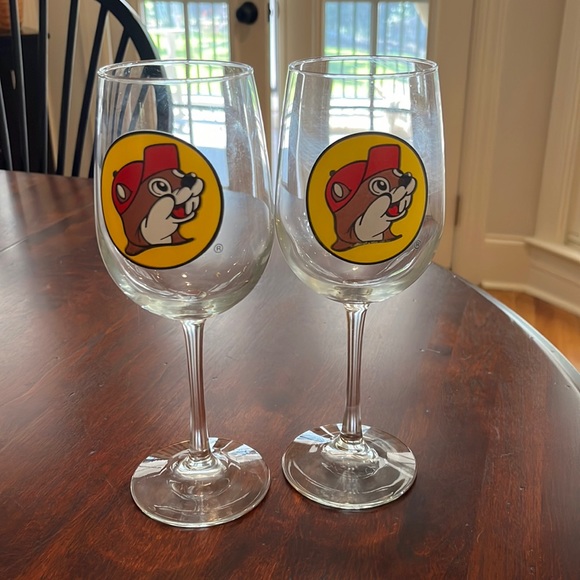 buc ee’s | Dining | Two Buc Ees Wine Glasses | Poshmark